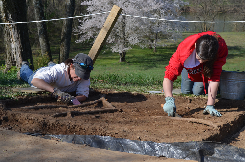 Photos: It’s Spring. Let’s Dig! | Lives & Legacies